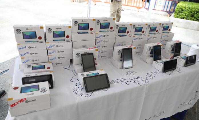 Honduras | 200 estudiantes recibirán tablets del Gobierno al iniciar ...