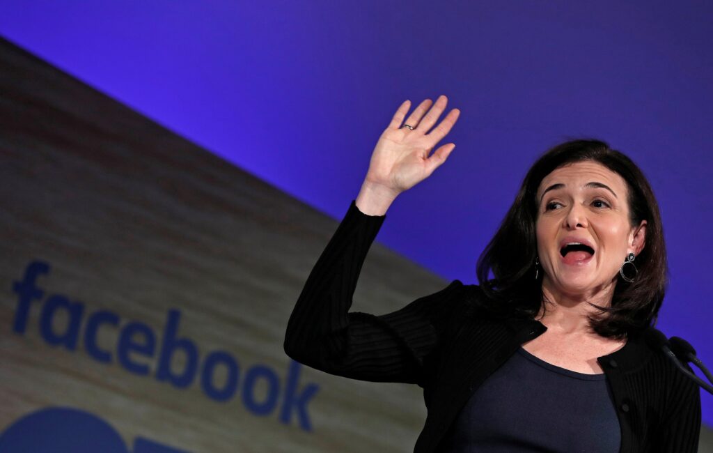 Sheryl Sandberg abandona Meta y Zuckerberg hace reestructura ...
