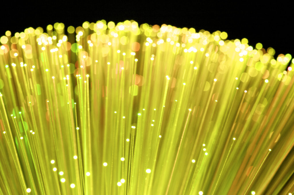 Venezuela inicia plan de expansión de fibra óptica | DPL News
