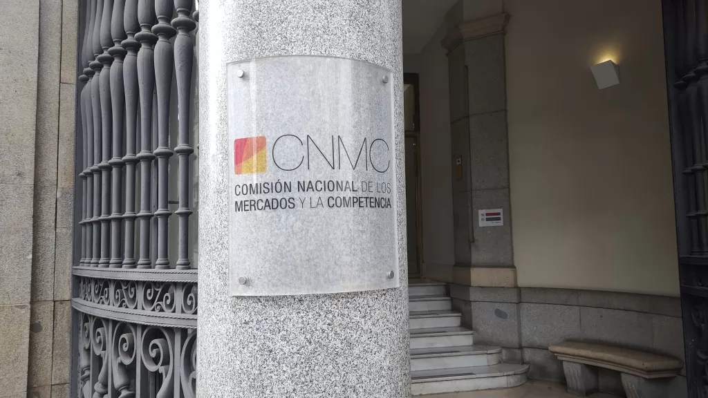 España | La CNMC revisa los precios que Telefónica cobra a otros ...