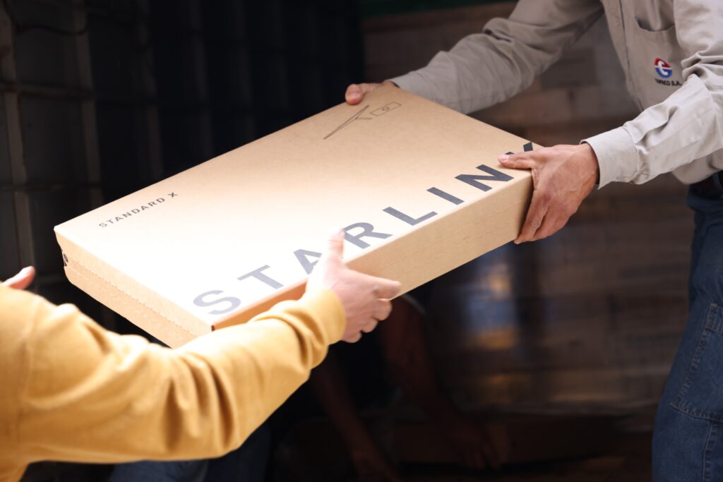 Paraguay | Primeros equipos de Starlink parten rumbo a las escuelas más ...
